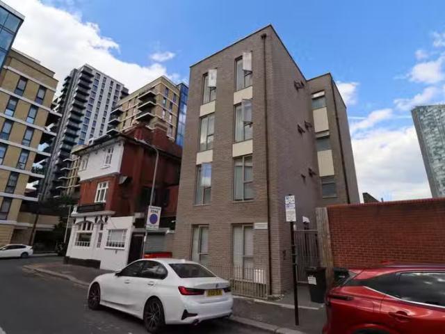 Charming House share for rent in Riverdene Road, Ilford, IG1