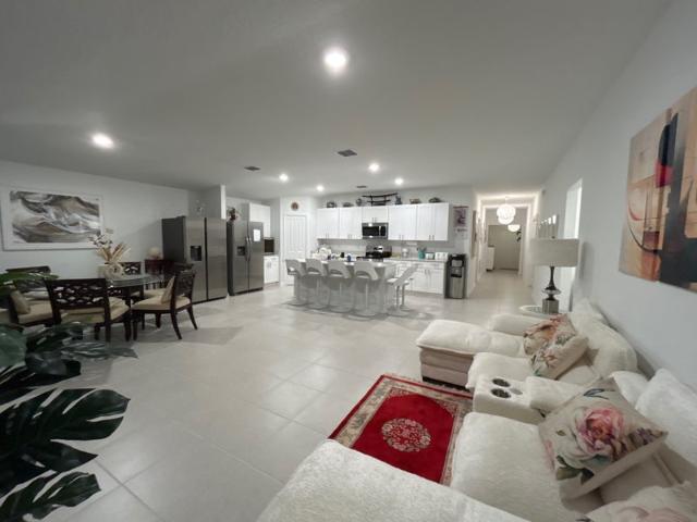 New house very clean close all university