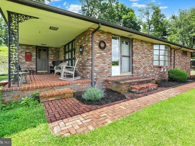 New Holland Rd, Mohnton, Home For Sale