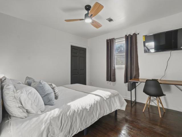 New home | Comfort + Privacy | TV & Workspace