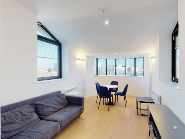 New Horizons Court, Brentford TW8 2 bed flat to rent £2,135 pcm £493 pw