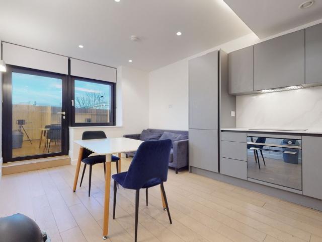 New Horizons Court, Brentford TW8, Studio to rent, £1,450 pcm | PrimeLocation