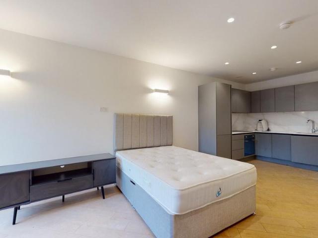 New Horizons Court, Brentford TW8 Studio to rent £1,495 pcm £345 pw