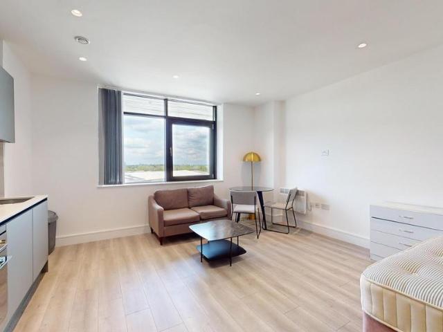New Horizons Court Studio to rent £1,475 pcm £340 pw