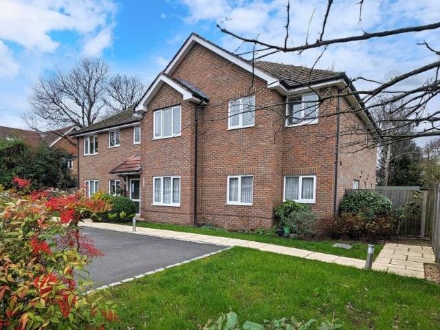 New Haw, Surrey KT15, 2 bed flat to rent, £1,575 pcm | PrimeLocation