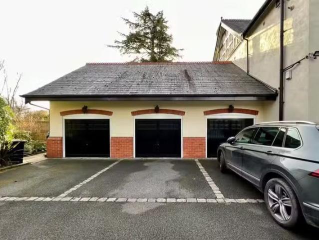 Cheap Harrop Road, Hale, WA15, 3 bedroom, Flat