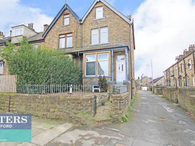 New Hey Road Bradford, West Yorkshire BD4, Room to rent, £500 pcm | PrimeLocation