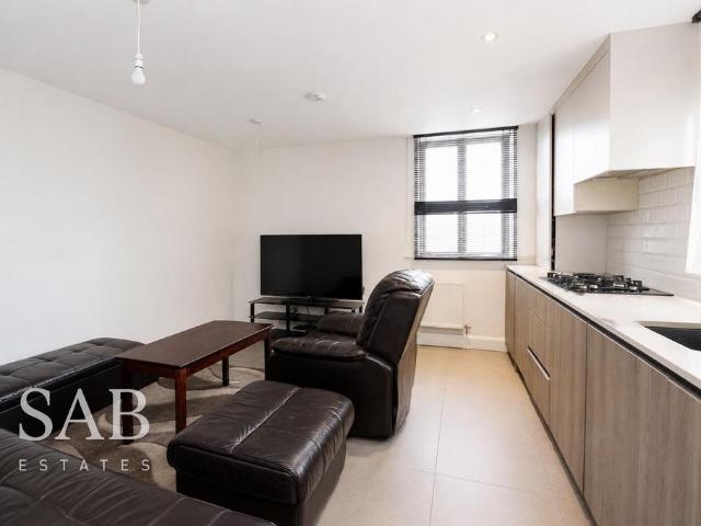 New Heston Road, Elm Tree Court, TW5 1 bed flat to rent £1,275 pcm £294 pw