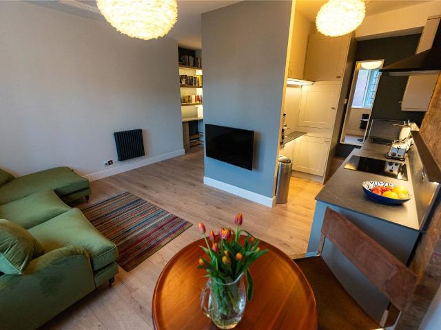 New Inn Hall Street, Oxford OX1, 1 bed flat to rent, £3,500 pcm | PrimeLocation