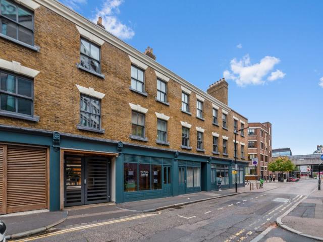 New Inn Yard, London EC2A, 1 bed flat to rent, £2,900 pcm | PrimeLocation