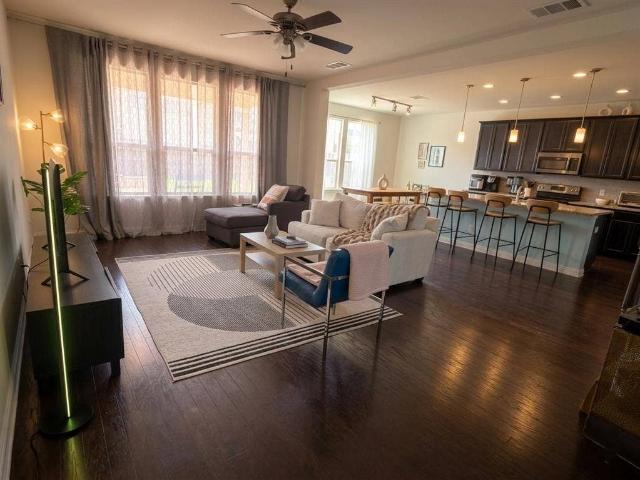 NEW* ISO north austin roommate!