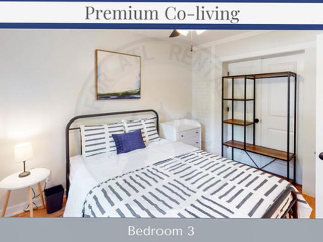 NEW ON PADSPLIT ⏐ TVs in EVERY Room! Prime Hapeville spot, walk to restaurants. Easy public transportation to Airport! Cute neighborhood, gorgeous house. #RoomGoals #Relax