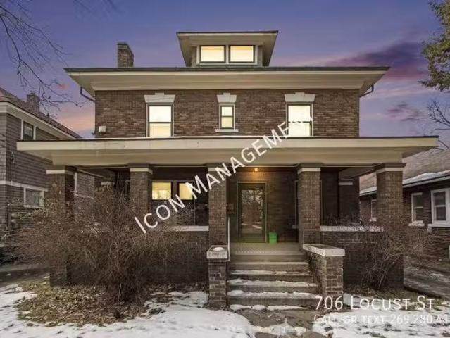 New on the market! 706 Locust St #1