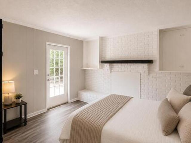 NEW OWNERSHIP ⏐ TV's in EVERY Room! Prime Riverdale spot, close to everything! Walk to everything Riverdale has to offer! Close to the bus stop. #RoomGoals #Relax
