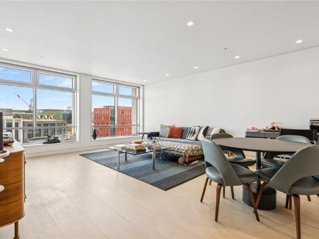 New Oxford Street, London, WC1A 2 bed apartment to rent £7,367 pcm £1,700 pw