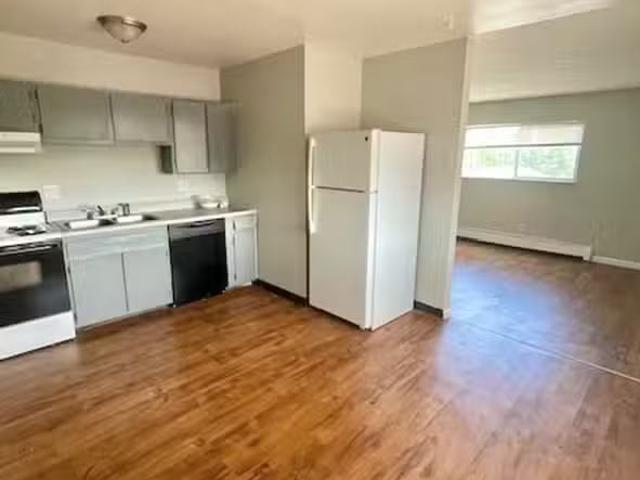 New Lower Price! 2912 Sage St #4