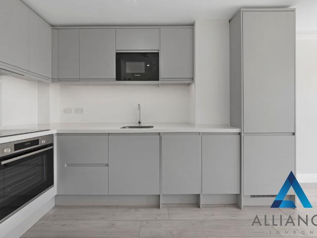 New London Road, Chelmsford, Essex CM2, 1 bed flat to rent, £1,250 pcm | PrimeLocation