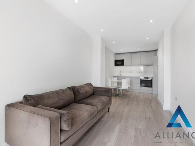 New London Road, Chelmsford, Essex CM2, 1 bed flat to rent, £1,300 pcm | PrimeLocation