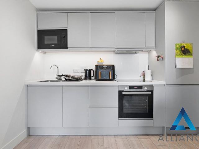 New London Road, Chelmsford, Essex CM2, 1 bed flat to rent, £1,350 pcm | PrimeLocation