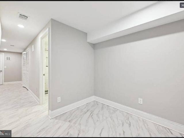 NEW LISTING!