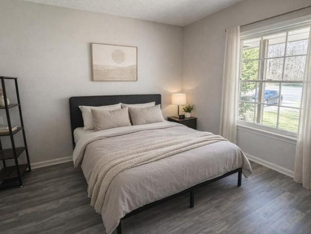 New Listing 2 minute walk to transit stop Flat S