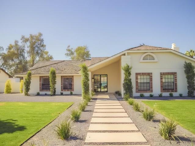 NEW LISTING* Beautiful Spacious & highquality Boh