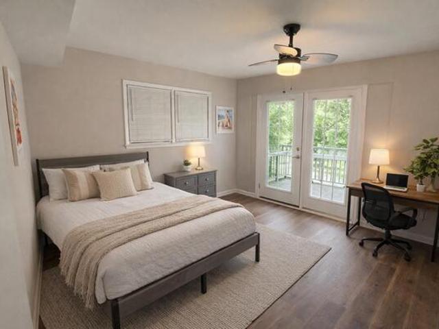 NEW Listing! Book now in Ellenwood Beautiful property with spacious rooms Desks in rooms!