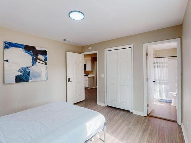 NEW LISTING Book Now Newly Renovated Rooms in Decatur – All Private Bathrooms!