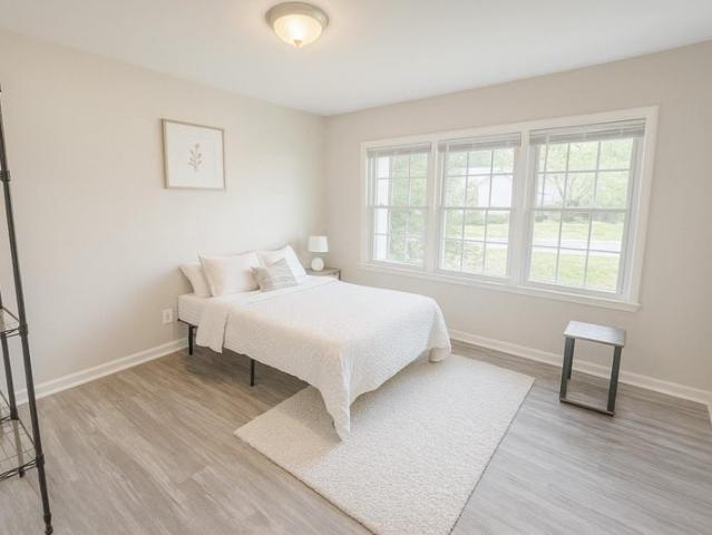NEW LISTING! Don’t Miss Out! Large bedrooms, grea