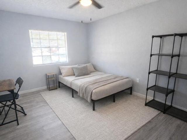 NEW Listing in Live Oaks Square 6 Week PROMO! Boo