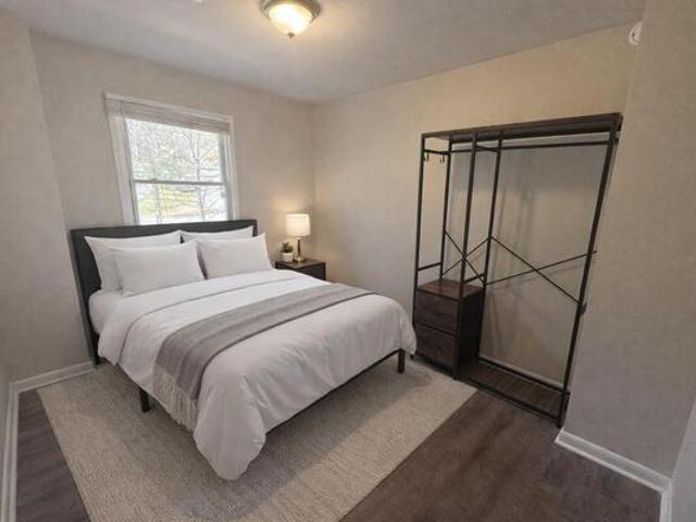 NEW LISTING Live in Oakcliff neighborhood, Walkable area! Spacious Rooms! Don't Miss Out!