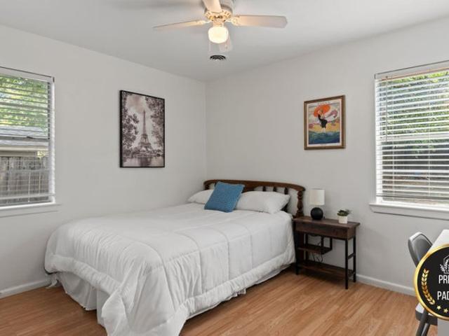New Listing! Lovely MidCities Home Clean  Affor