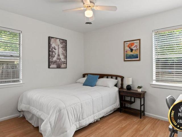 New Listing! Lovely MidCities Home Clean Affor
