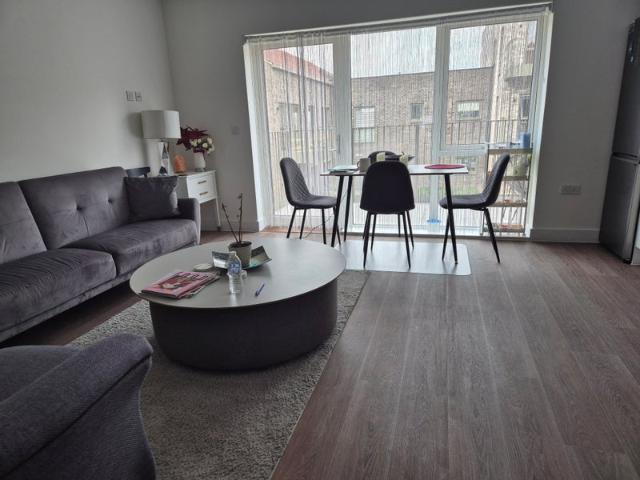 New modern furnished flat *Summer Sublet* Jun Aug