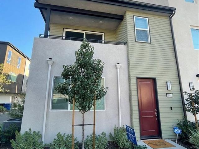 NEW MODERN HOME 2 ROOMS LEFT