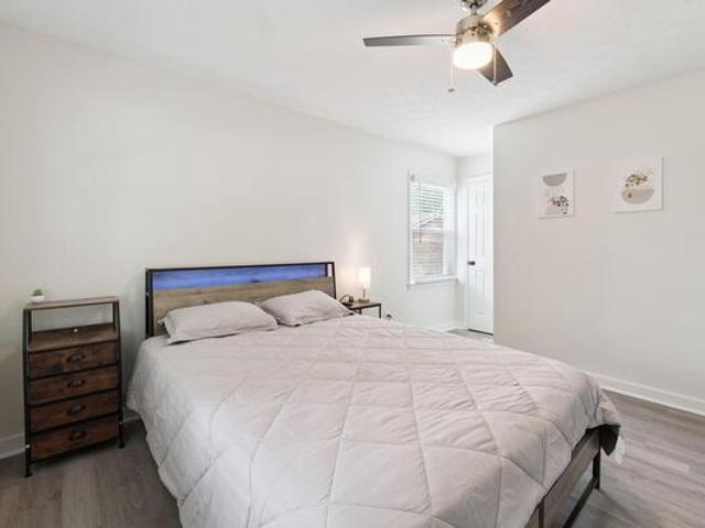 New Modern Riverdale Home. 7 Master Suites. Bright and spacious, in a great neighborhood, minutes to shops, dining, and transit