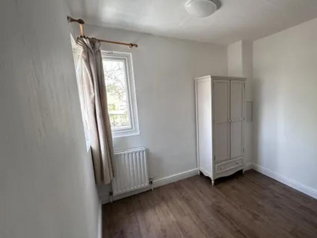 New Malden Sports Club, Somerset Close, London, KT3 5RG, United Kingdom | Room for rent #166928996 | Rentberry