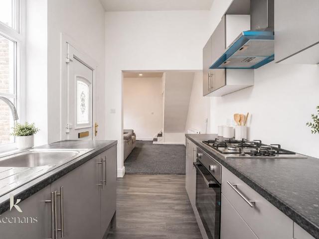 New Market Street, Colne BB8, 2 bed flat to rent, £795 pcm | PrimeLocation