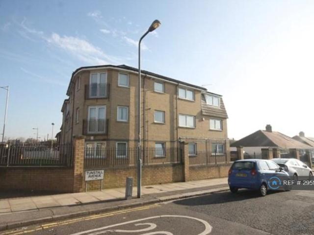 New North Road, Ilford, IG6 1 bed flat to rent £1,575 pcm £363 pw
