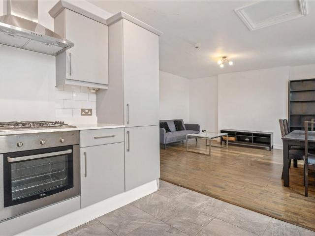 New North Road, Islington, London, N1 2 bed apartment to rent £2,900 pcm £669 pw