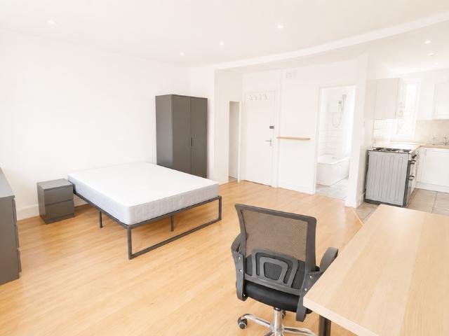 New North Road, Islington N1, Studio to rent, £1,850 pcm | PrimeLocation