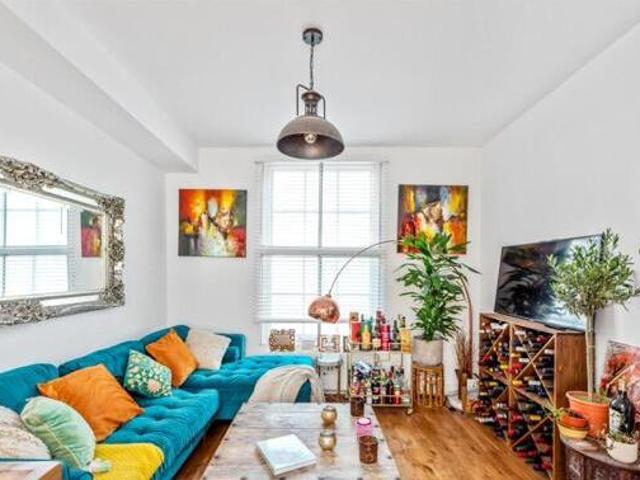 New North Road, London, 2 Bedroom Apartment