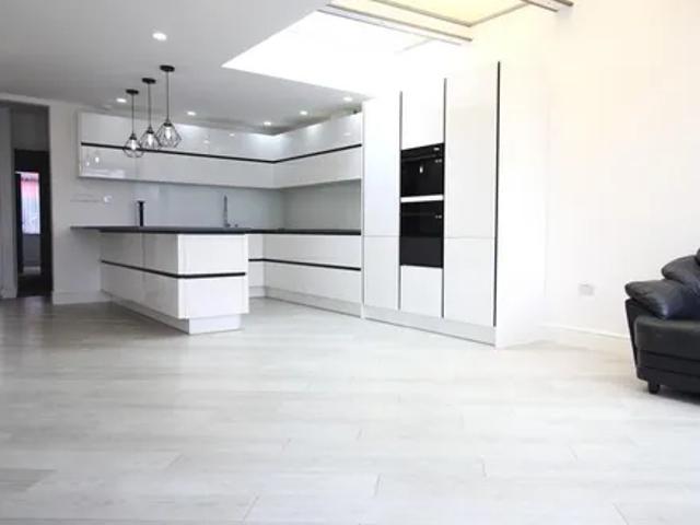 New North Road, London, IG6 3DS, United Kingdom | 6 bed duplex for rent #131712916 | Rentberry
