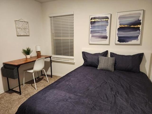 NEW! New Built Dallas Metro/ Mesquite Beautiful House w/ Wifi, smart TV, Washer/Dryer, Work desk & More