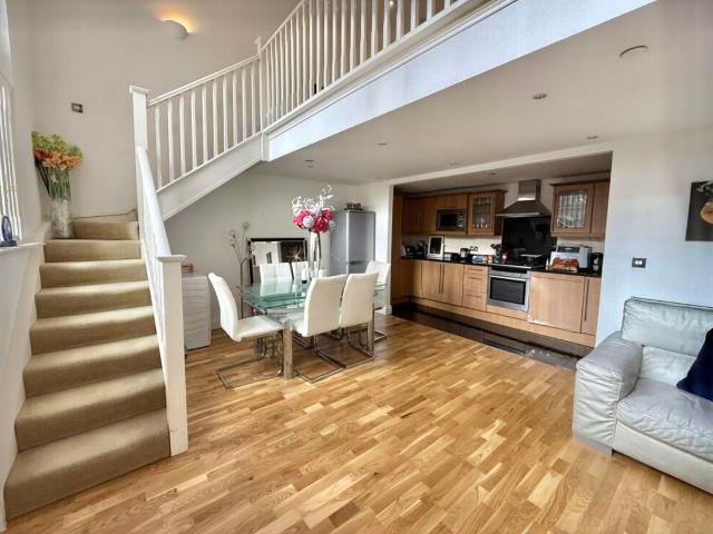 New Southgate, London N11, New Southgate, 4 bed flat to rent, £2,850 pcm | PrimeLocation