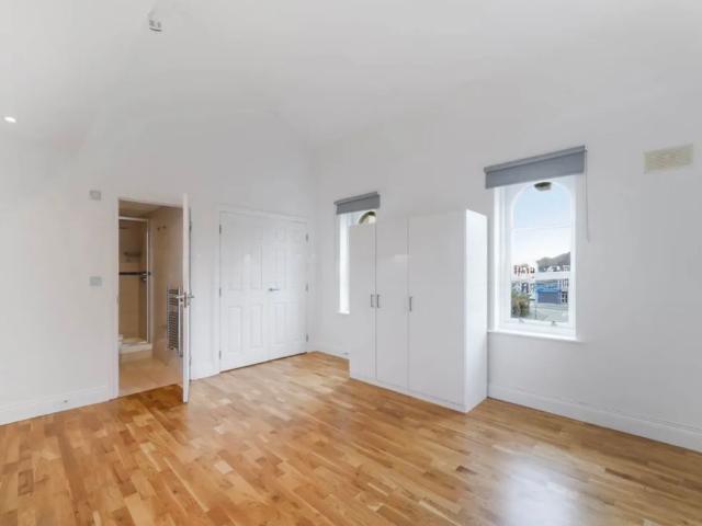 New Southgate, London N11, New Southgate, 3 bed flat to rent, £3,250 pcm | PrimeLocation