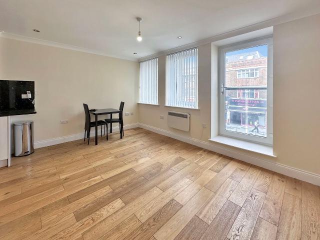 New Salisbury House, 300 310 High Street, Slough, Berkshire SL1, 1 bed flat to rent, £1,150 pcm | PrimeLocation
