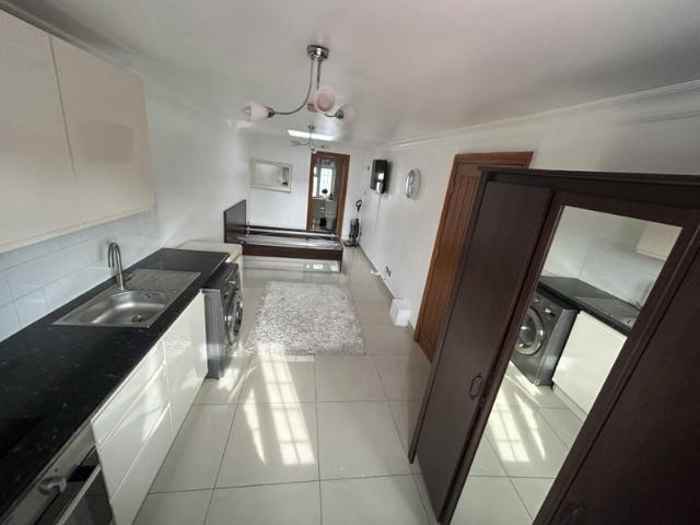 New Spacious studio All bills Inc