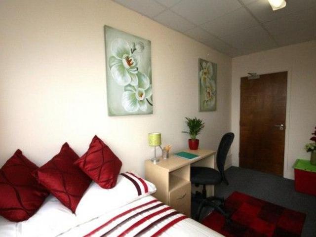 NEW STUDENT HALLS TO LET IN BRADFORD From £55PW all inclusive