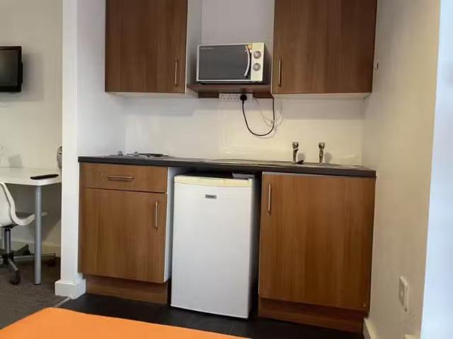 Just in! Studio flat for rent in 10 Quebec Street,,, BD1